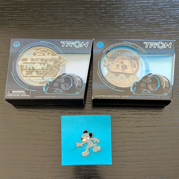 Disney | Jewelry | Disney 223 Tron Lightcycle Le 000 2pins 2010 Tron ...